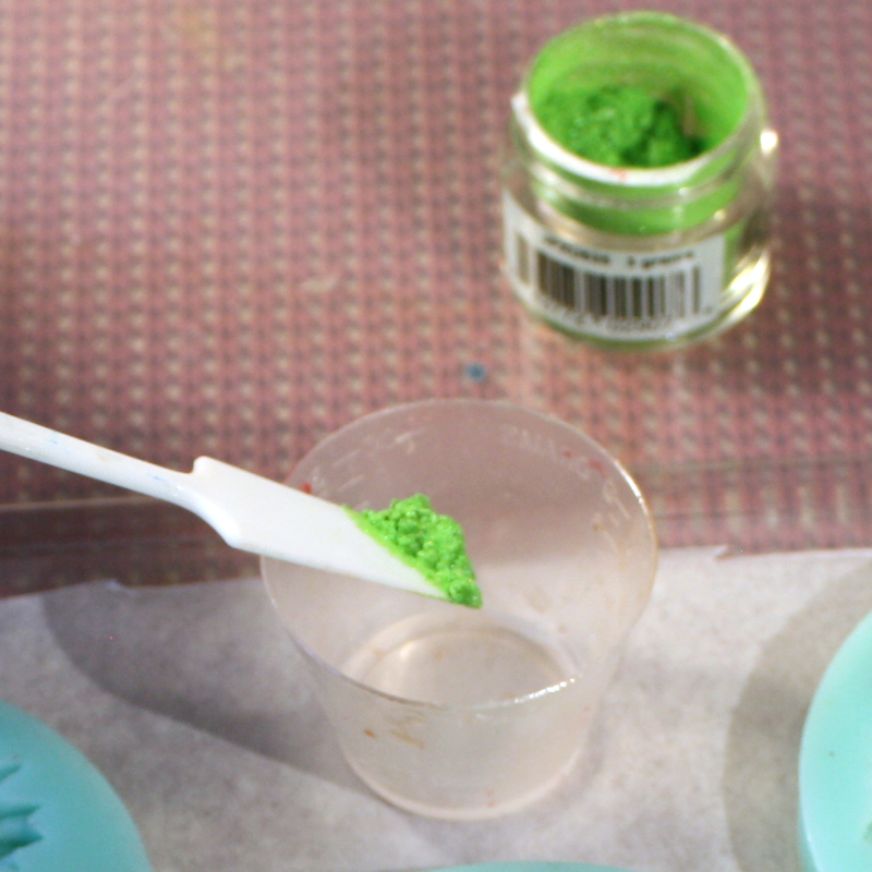 Two Different Ways To Use Epoxy Pigment Powder - Resin Obsession