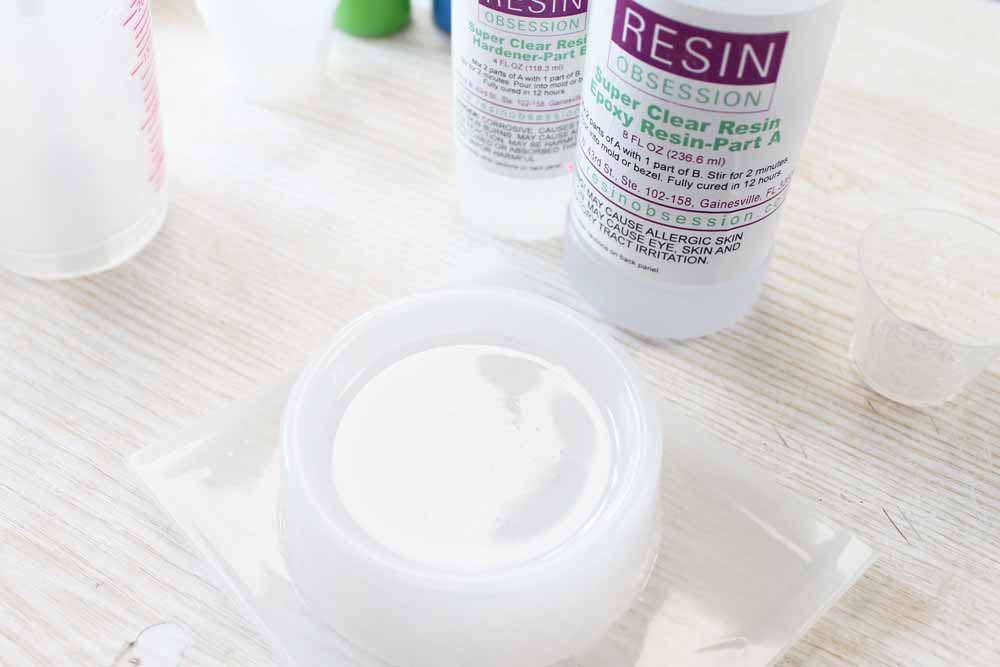 A 5-Step Guide Of How To Make A Resin Paperweight - Resin Obsession