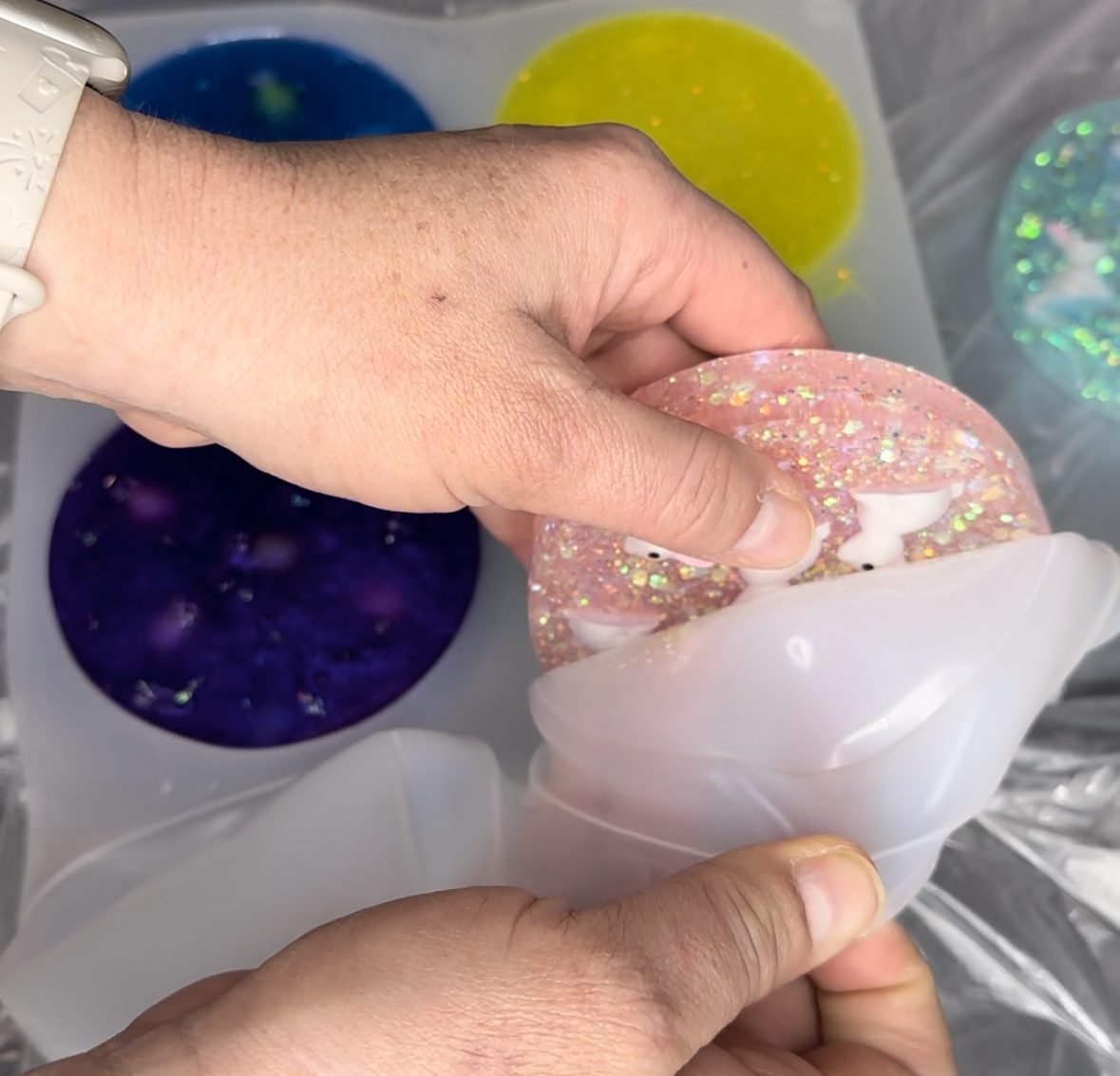 Encapsulating Items in Epoxy - Resin Obsession