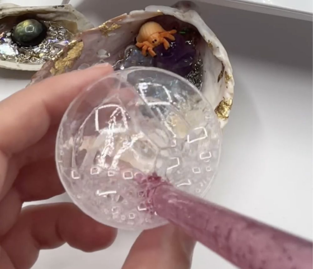 How to Make UV Resin Bubbles Tutorial - Resin Obsession