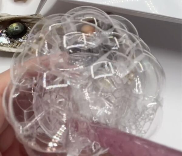 How to Make UV Resin Bubbles Tutorial - Resin Obsession