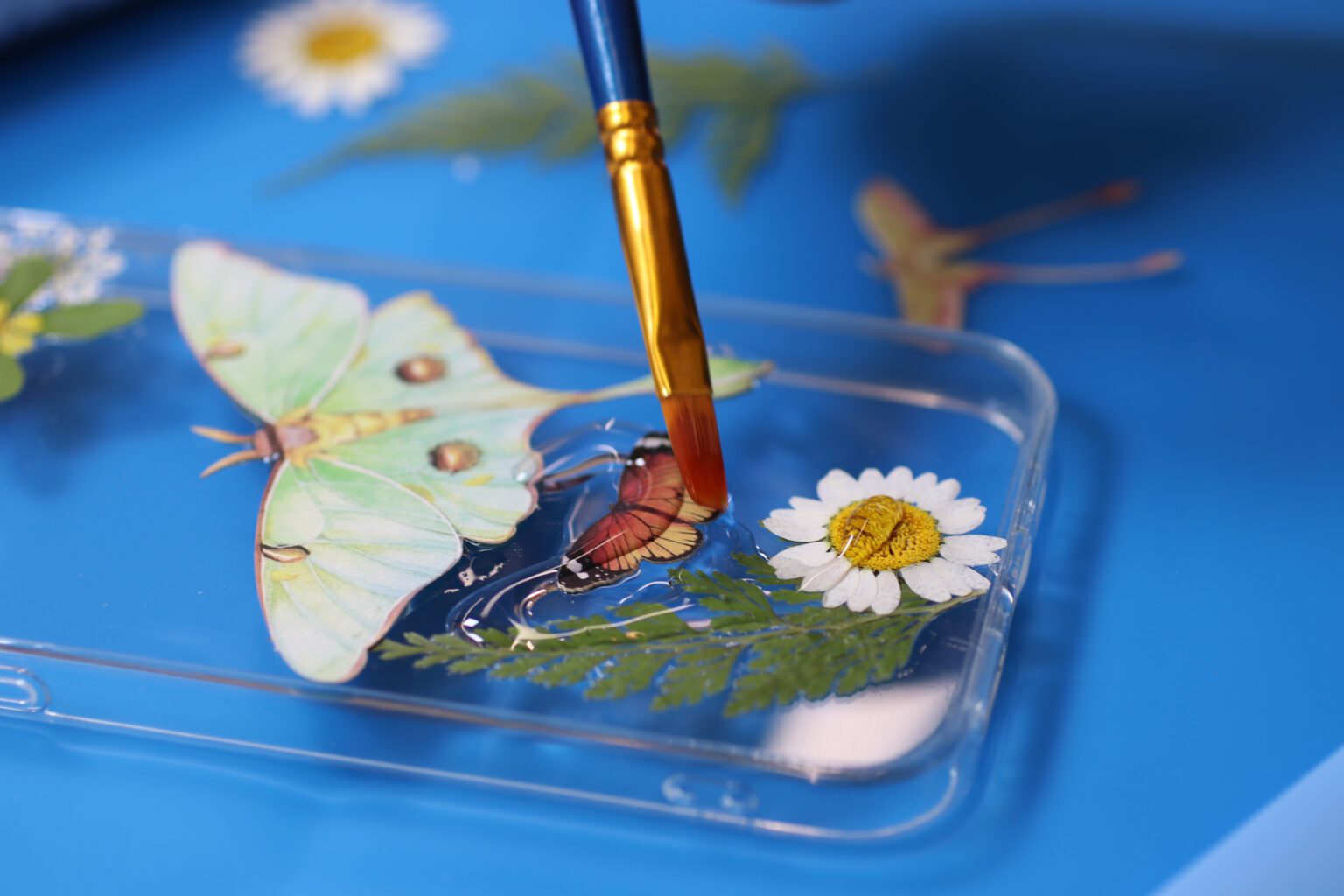 How to Make a UV Resin Phone Case - Resin Obsession