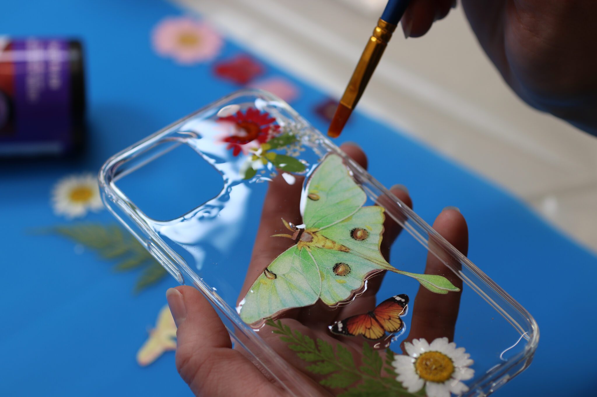 How to Make a UV Resin Phone Case - Resin Obsession